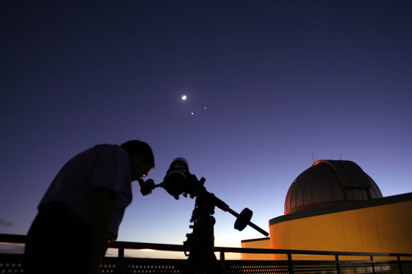 SPC hosts telescope viewing of planetary rendezvous